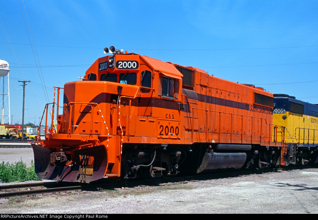 CSS 2000, EMD GP38-2, at the CNW Proviso Yard